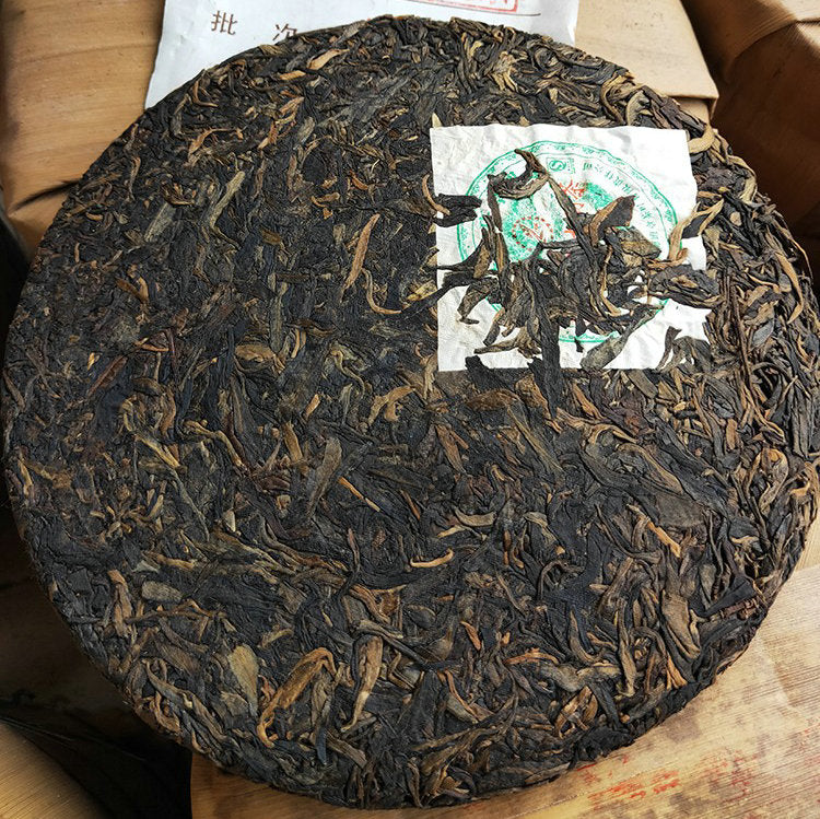 2007 LaoManEr "Ban Zhang Lao Shu Cha" (Banzhang Old Tree Cake) 357g Pu
